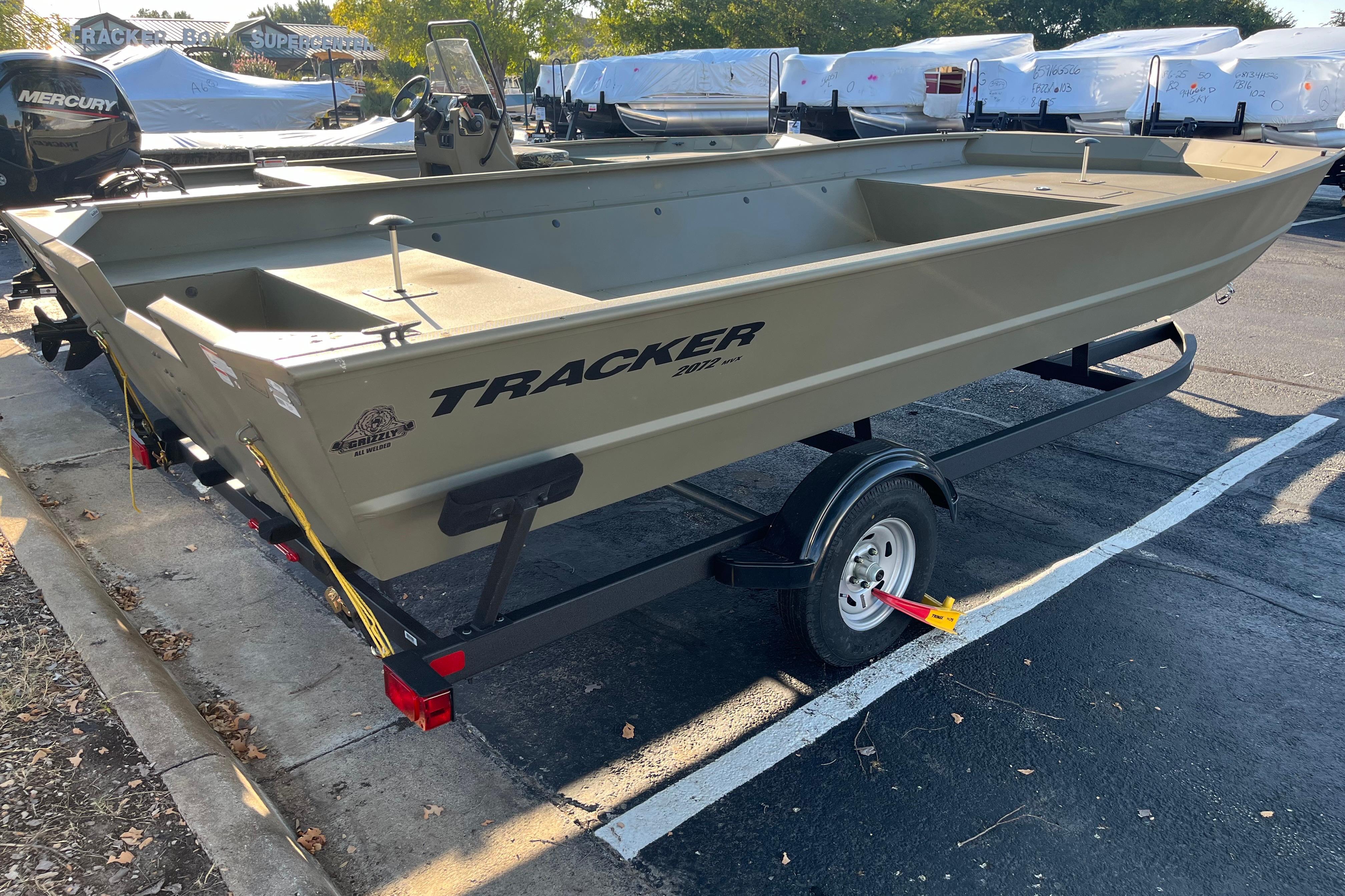 2026 TRACKER GRIZZLY 2072 UTILITY | Bass Pro Shops